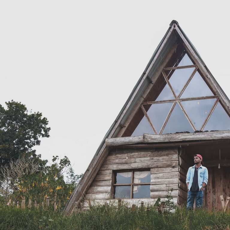 Yellow - Hideout Cabins